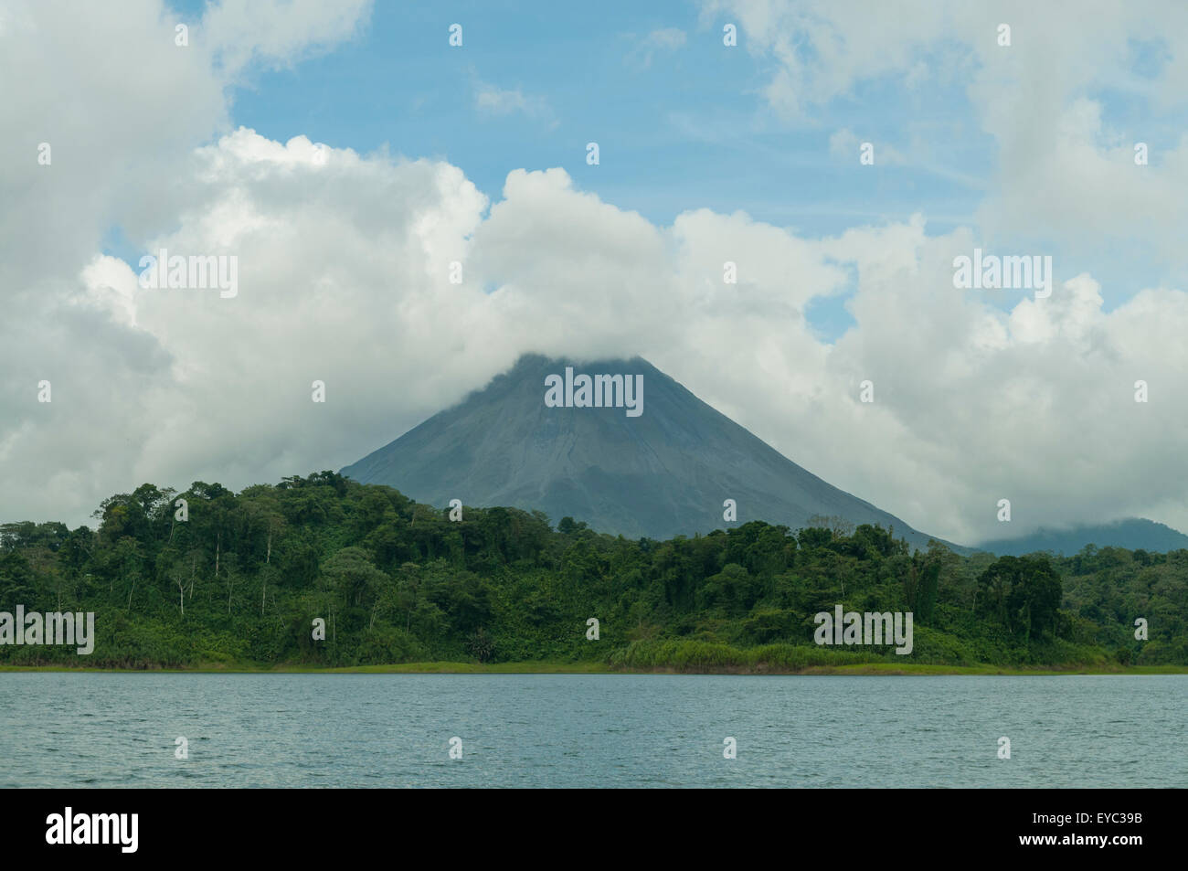 Volcan du lac arenal Banque de photographies et d’images à haute ...