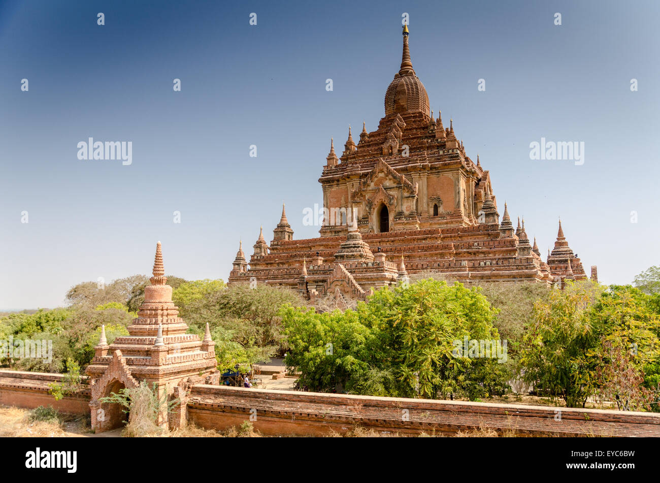 Temples en pierre de bagan Banque de photographies et d’images à haute ...