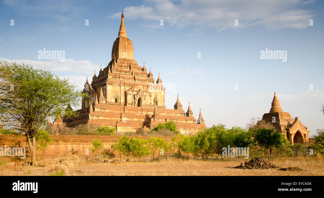 Temples en pierre de bagan Banque de photographies et d’images à haute ...