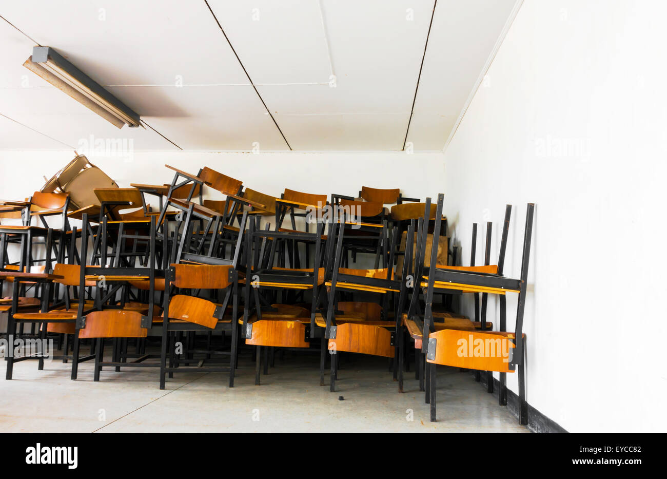 This no school chair Banque de photographies et d’images à haute ...