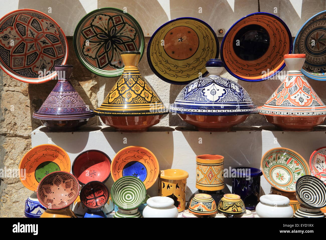 Assiettes et pots au maroc Banque de photographies et d’images à haute ...