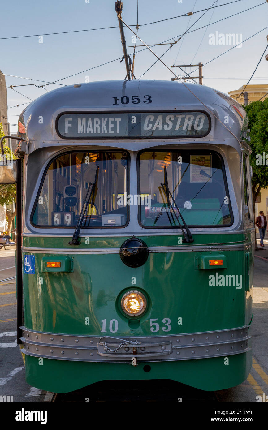 Tramway vert et argent Banque de photographies et d’images à haute ...