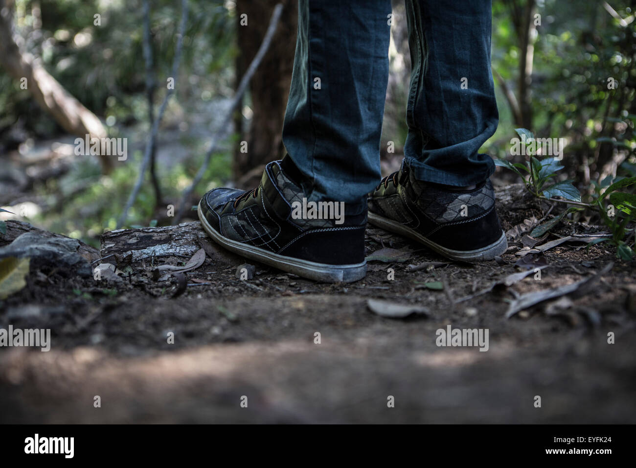 Homeless boy Banque de photographies et d’images à haute résolution - Alamy