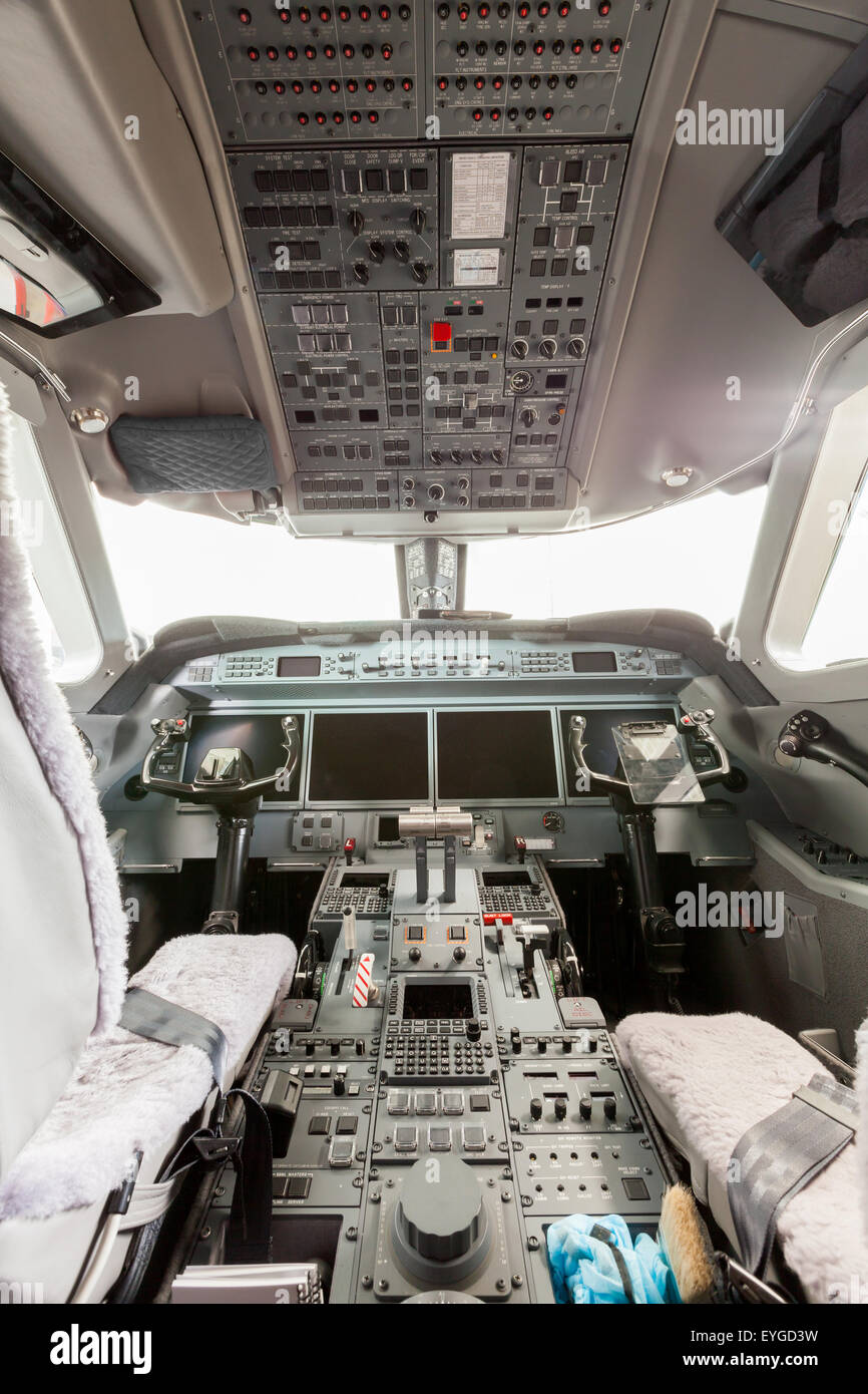 Cockpit avion de ligne Banque de photographies et d’images à haute ...