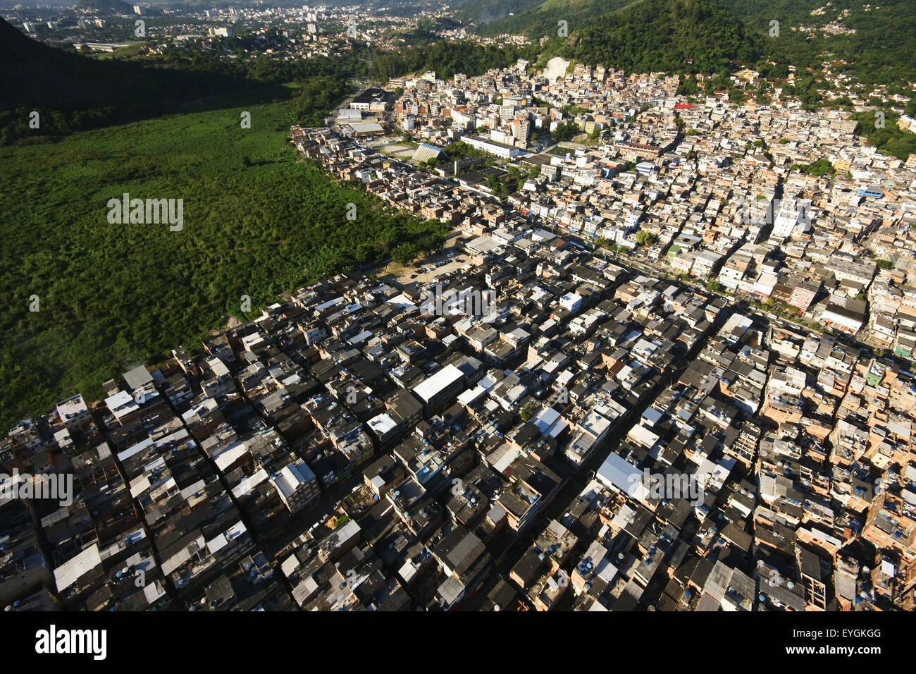 Brésil, vue aérienne de la Cité de Dieu ; Rio de Janeiro Photo Stock ...