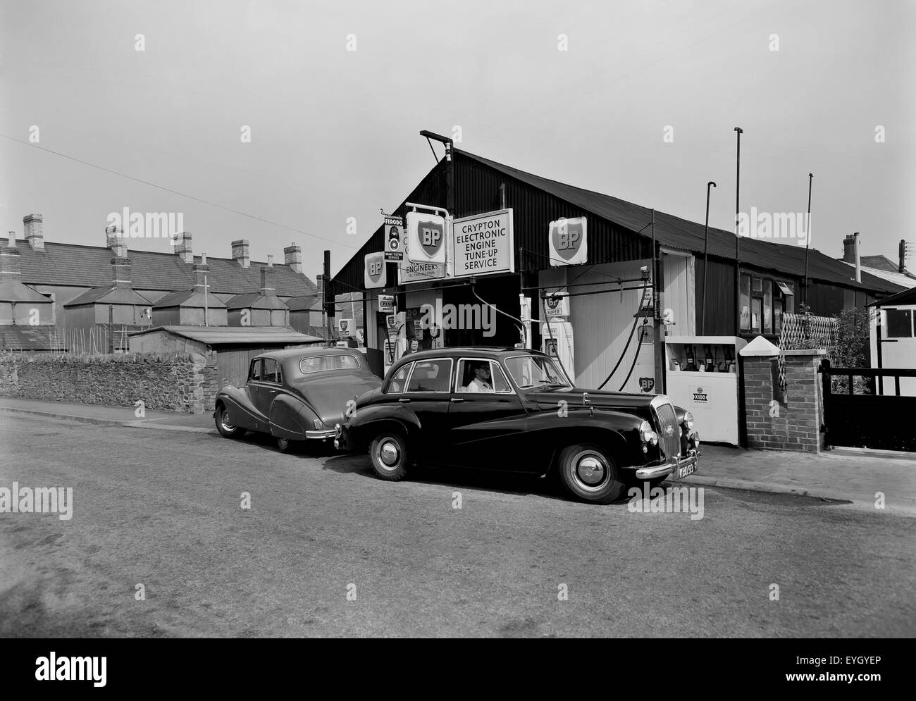 1960s petrol station Banque de photographies et d’images à haute ...