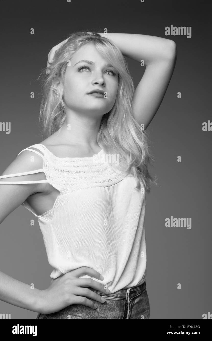 Portrait russian teen model blue Banque d'images noir et blanc - Alamy