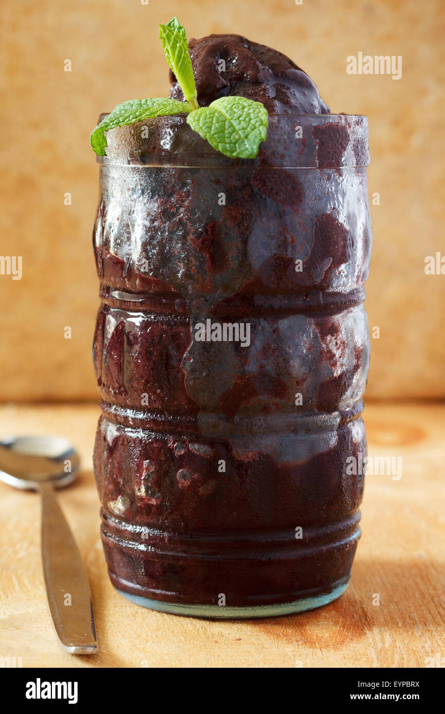 Acai juice Banque de photographies et d’images à haute résolution - Alamy