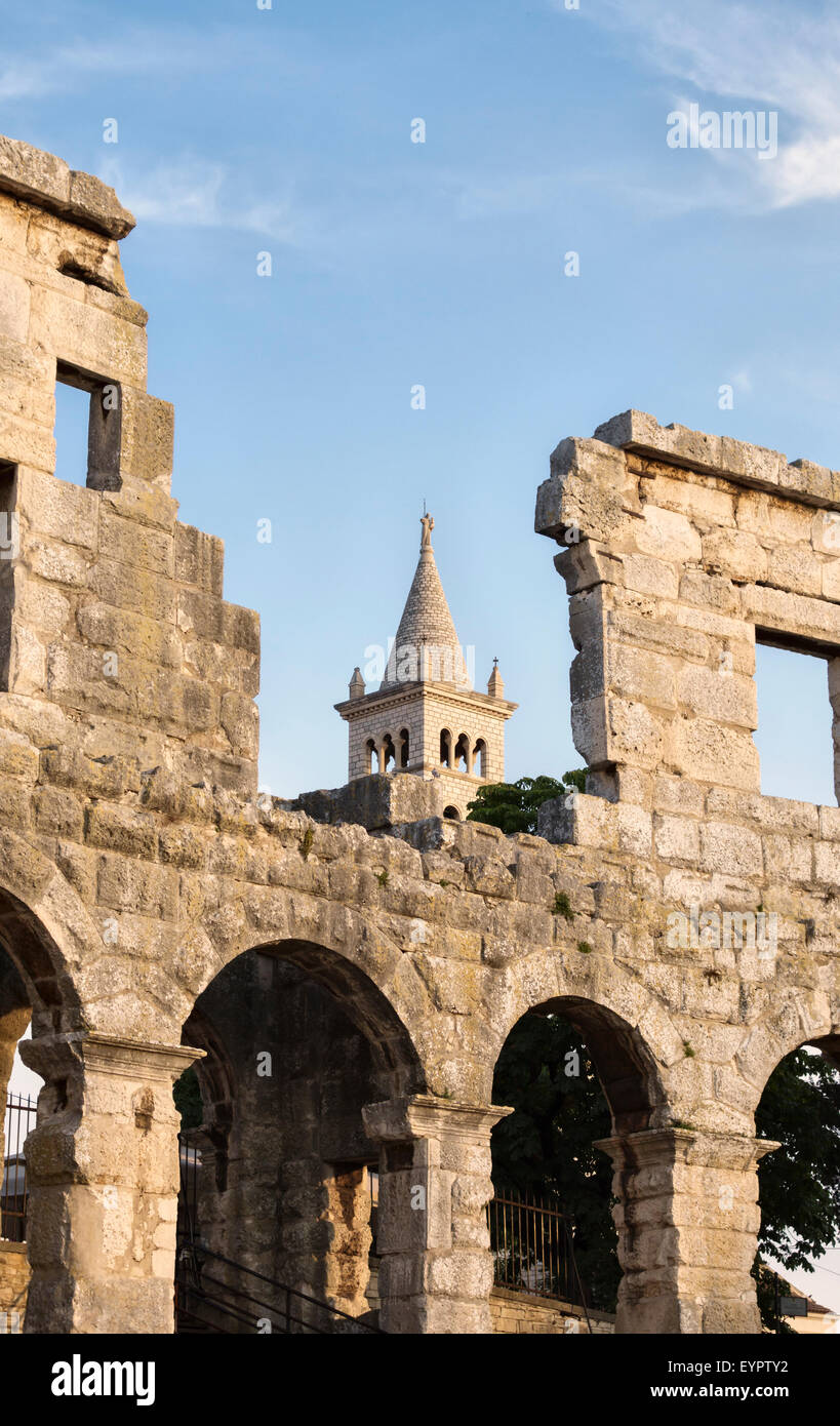 Pula, Istrie, Croatie. L'Arène de Pula, un amphithéâtre romain ...
