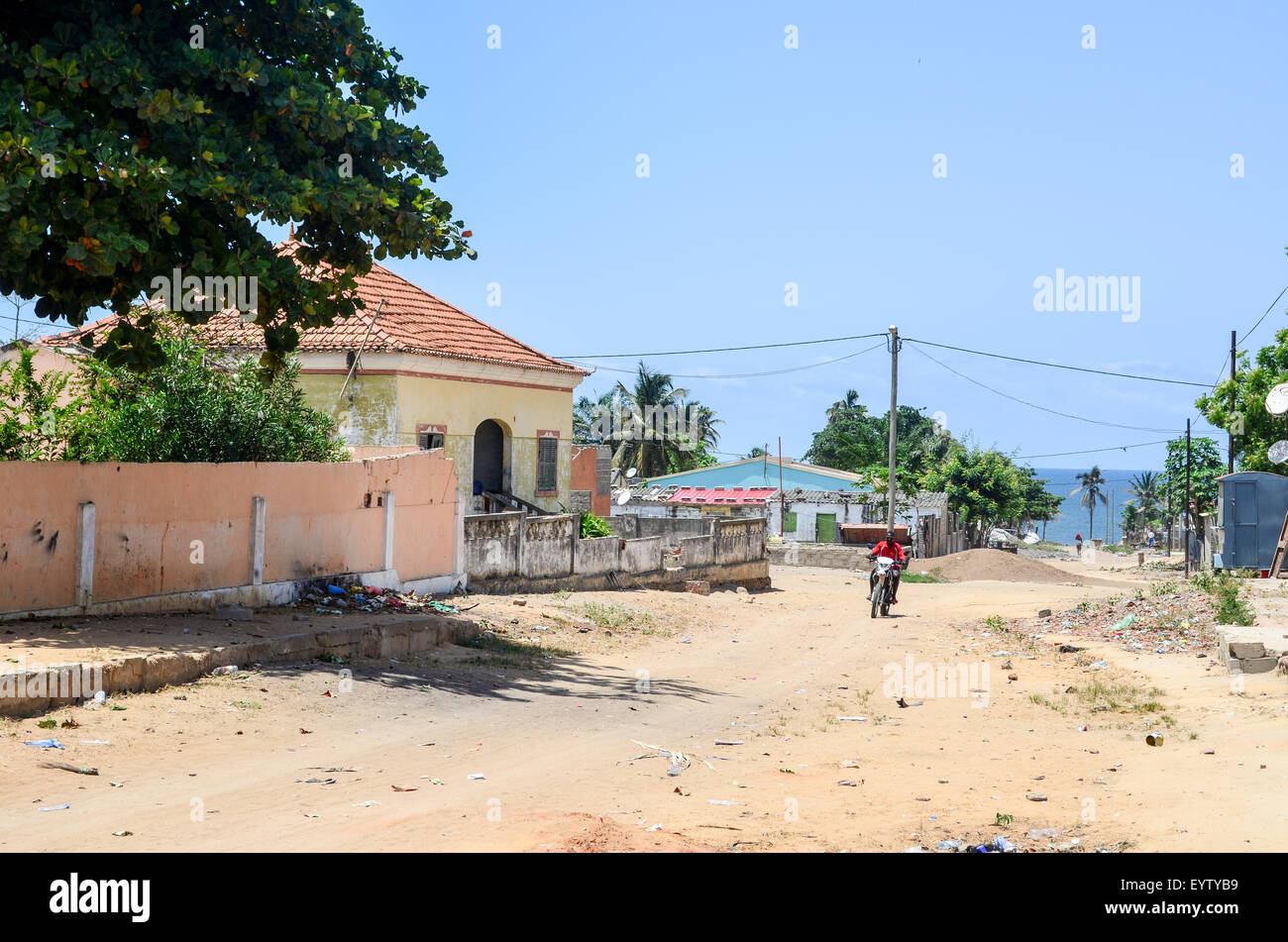 Africain afrique angolais paysage campagne rural goudron route voyage ...