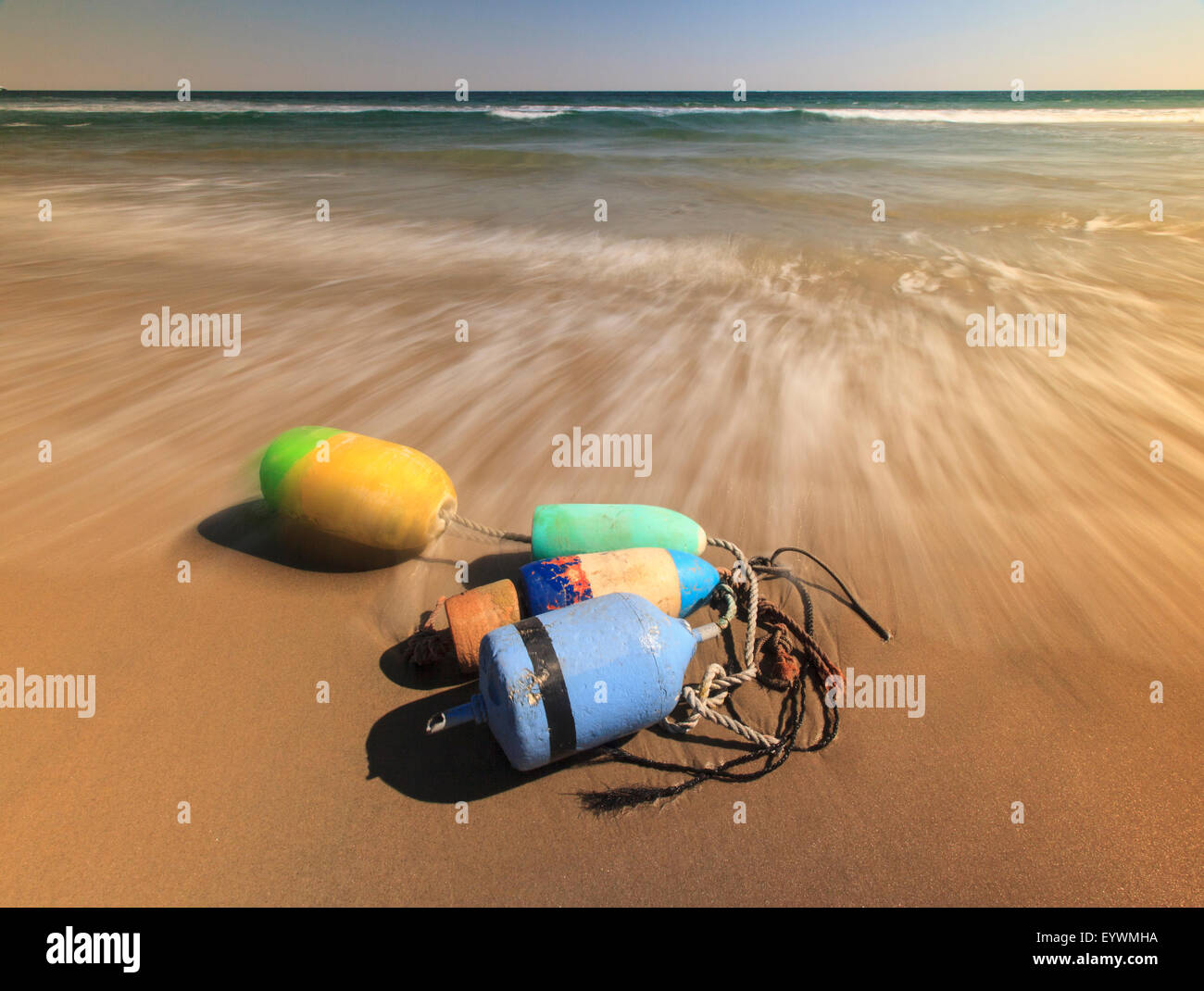 Sunrise ocean horizon buoy Banque de photographies et d’images à haute ...
