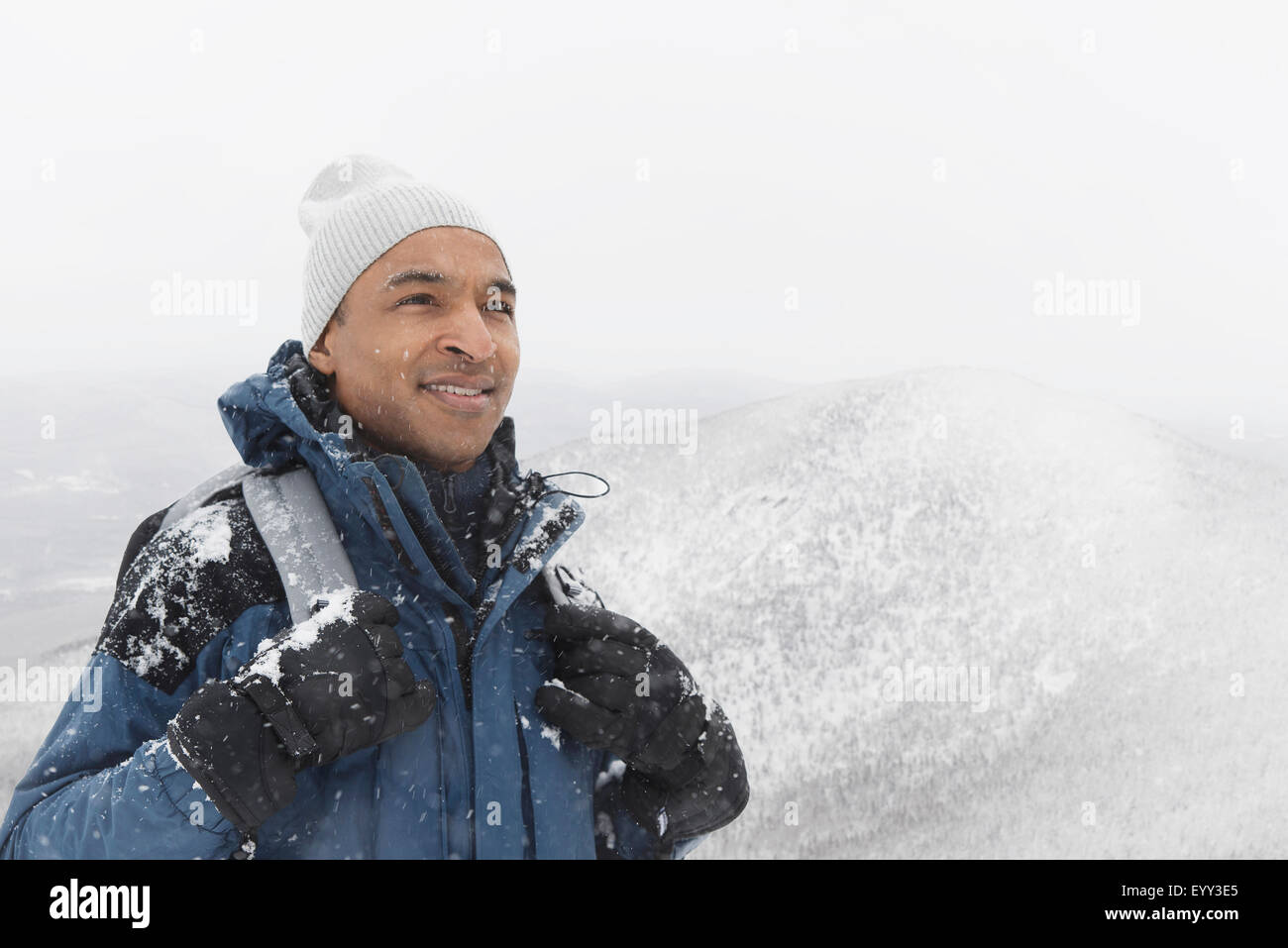Homme froid Banque de photographies et d’images à haute résolution - Alamy