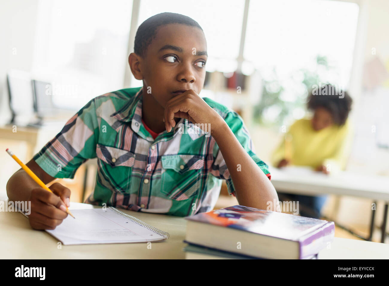 Student thinking african american Banque de photographies et d’images à ...