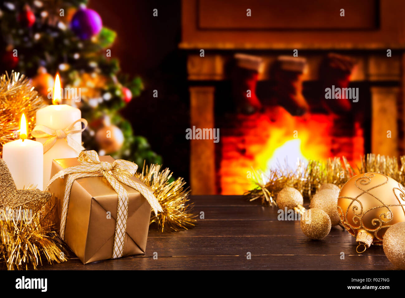 Cheminée allumée Banque de photographies et d’images à haute résolution ...