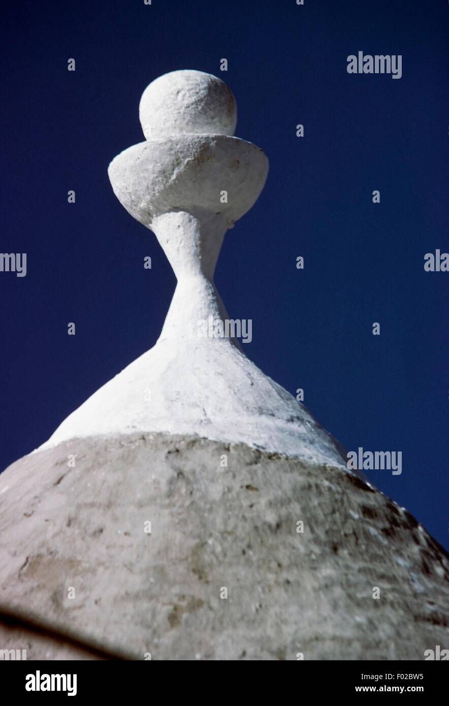 Toit conique d'un trullo (CONIC) maison toit en pierre dans la vallée d ...