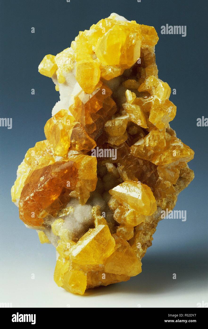 Sulfur element Banque de photographies et d’images à haute résolution ...