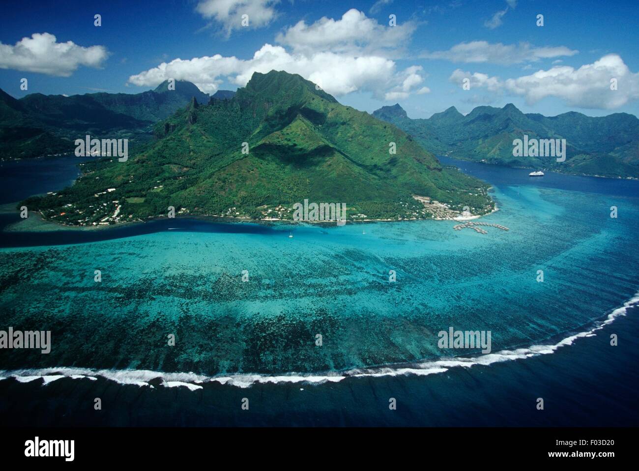 Mont rotui 899 m Banque de photographies et d’images à haute résolution ...