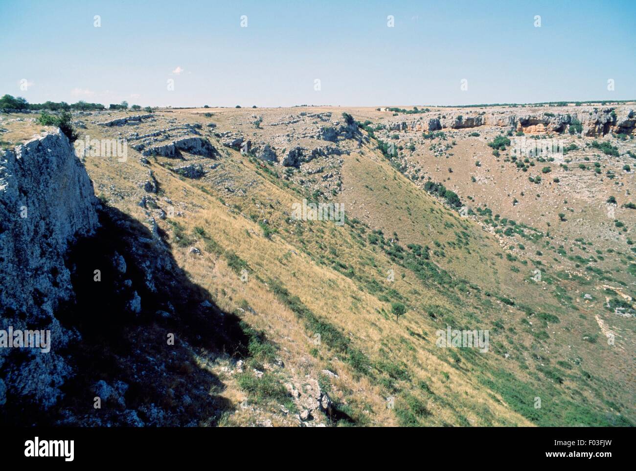 La Pulo di Altamura, plus grande doline de la haute Murgia, avec des ...
