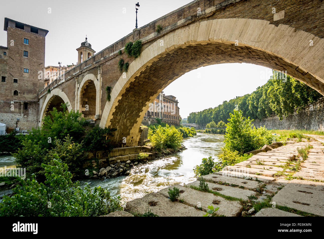 Ponte fabricio ou pont Fabricius, ou Ponte dei Quattro .Ancien pont ...