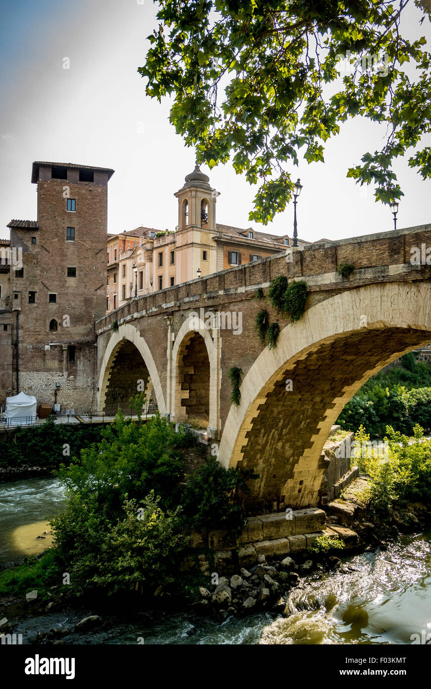 Ponte fabricio ou pont Fabricius, ou Ponte dei Quattro. Ancien pont ...