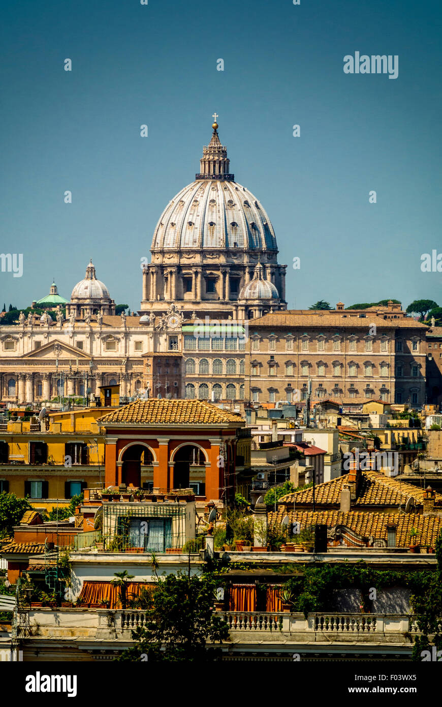 Basilique st peters et rome skyline italy Banque de photographies et d ...