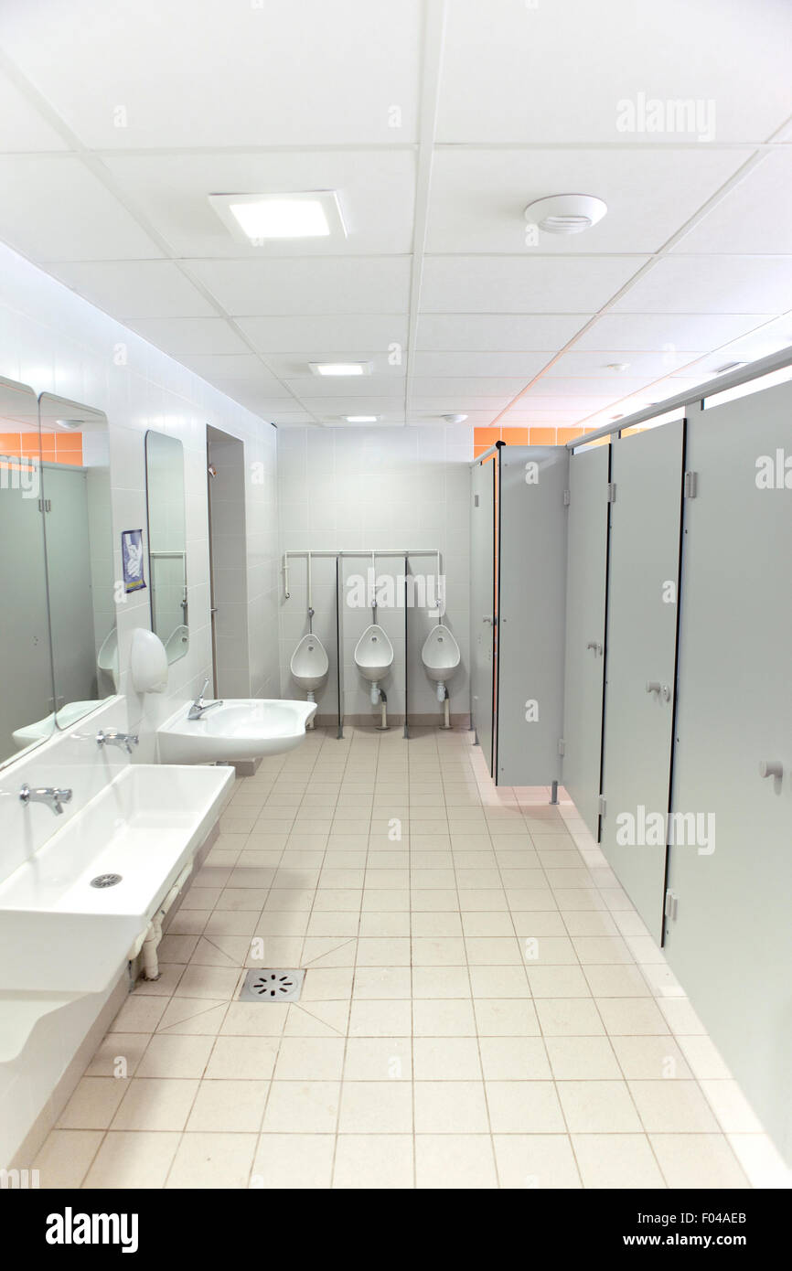 Urinoir école Banque de photographies et d’images à haute résolution - Alamy