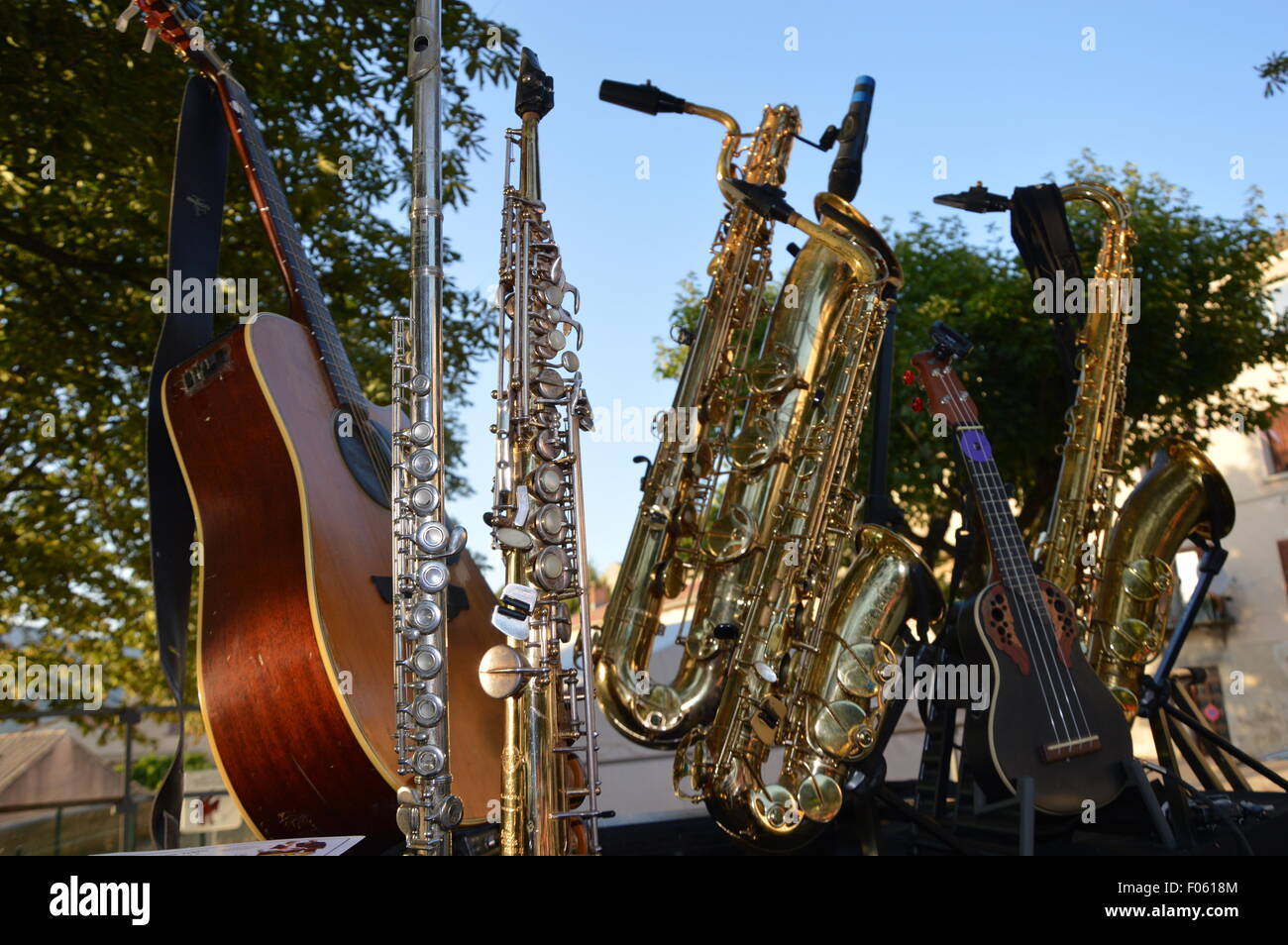Instruments musique Banque de photographies et d’images à haute ...