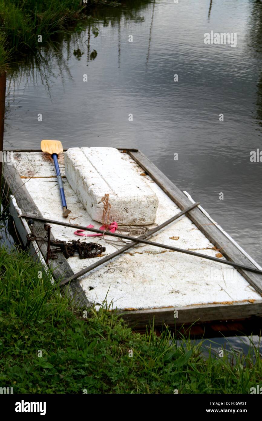 Radeau fait maison Banque de photographies et d’images à haute ...