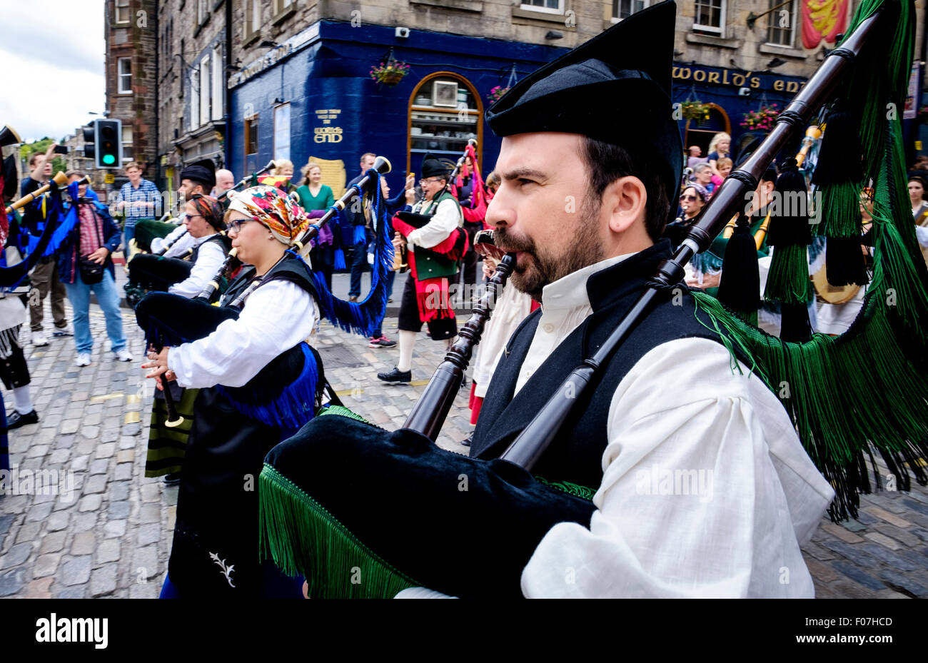 Banda de gaitas Resping de Madrid, Espagne à Pipefest 2015 Edinburgh ...