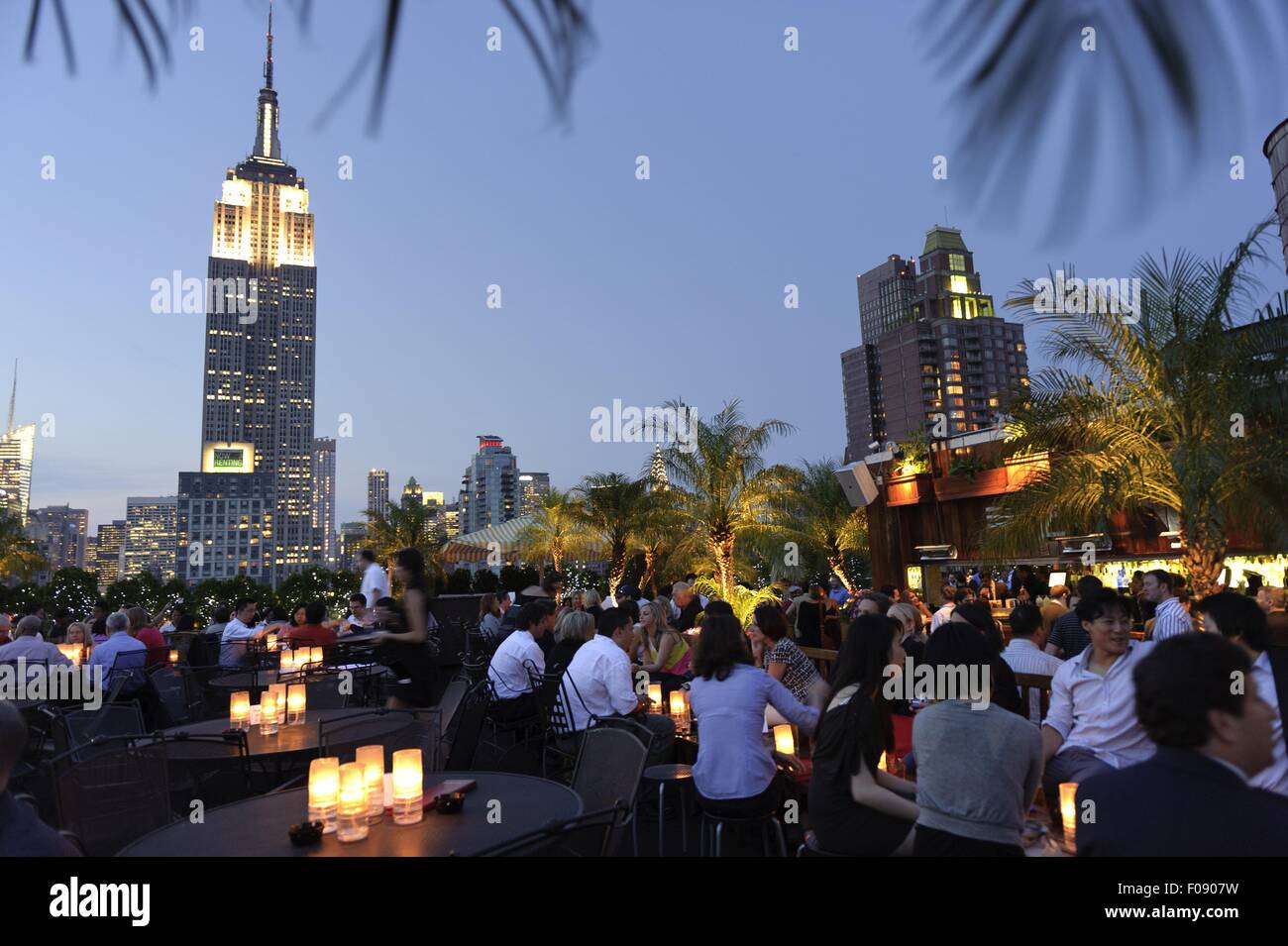 Rooftop bar 230 fifth avenue Banque de photographies et d’images à ...