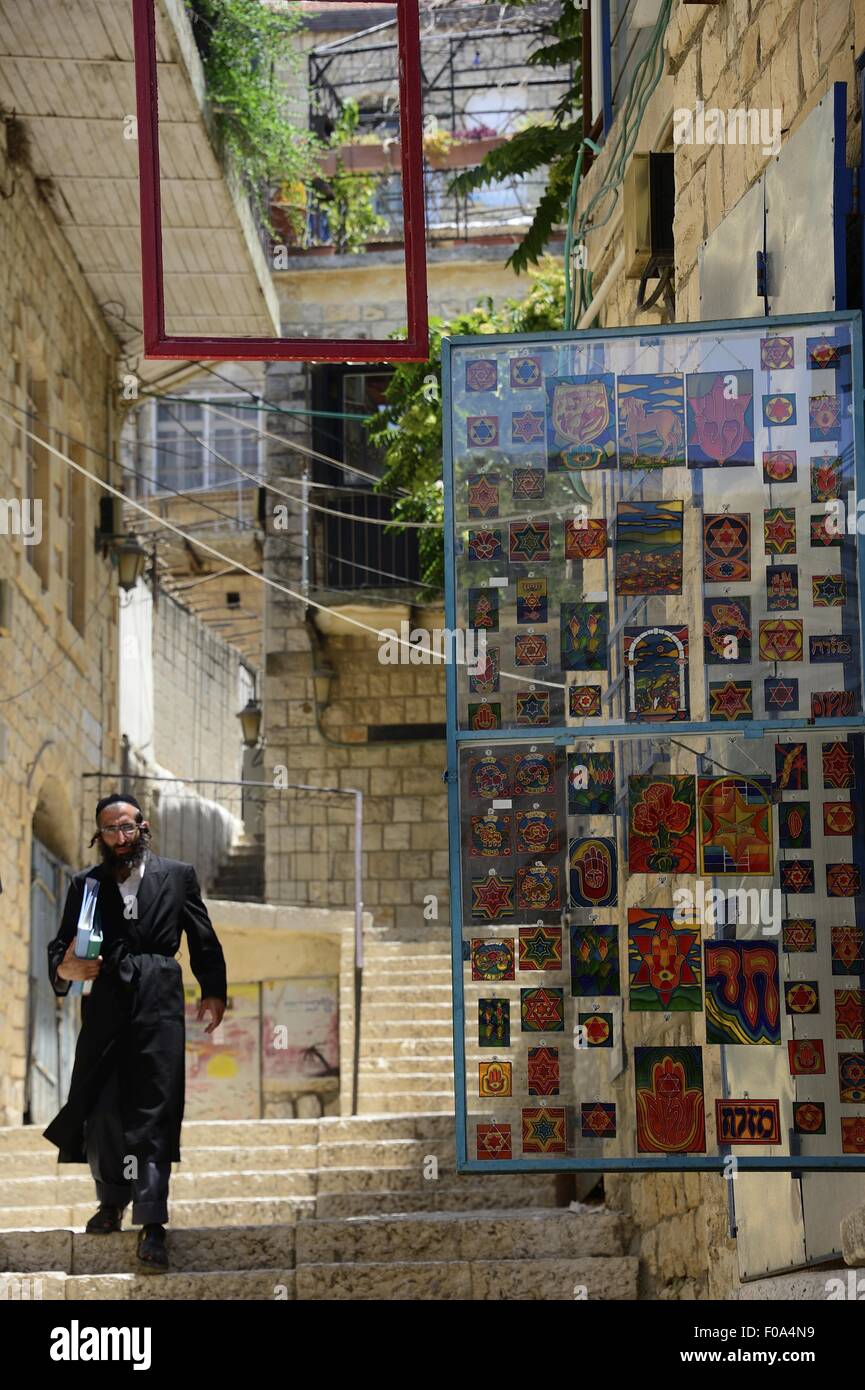 L'homme juif descendant des escaliers dans la vieille ville, Alley ...