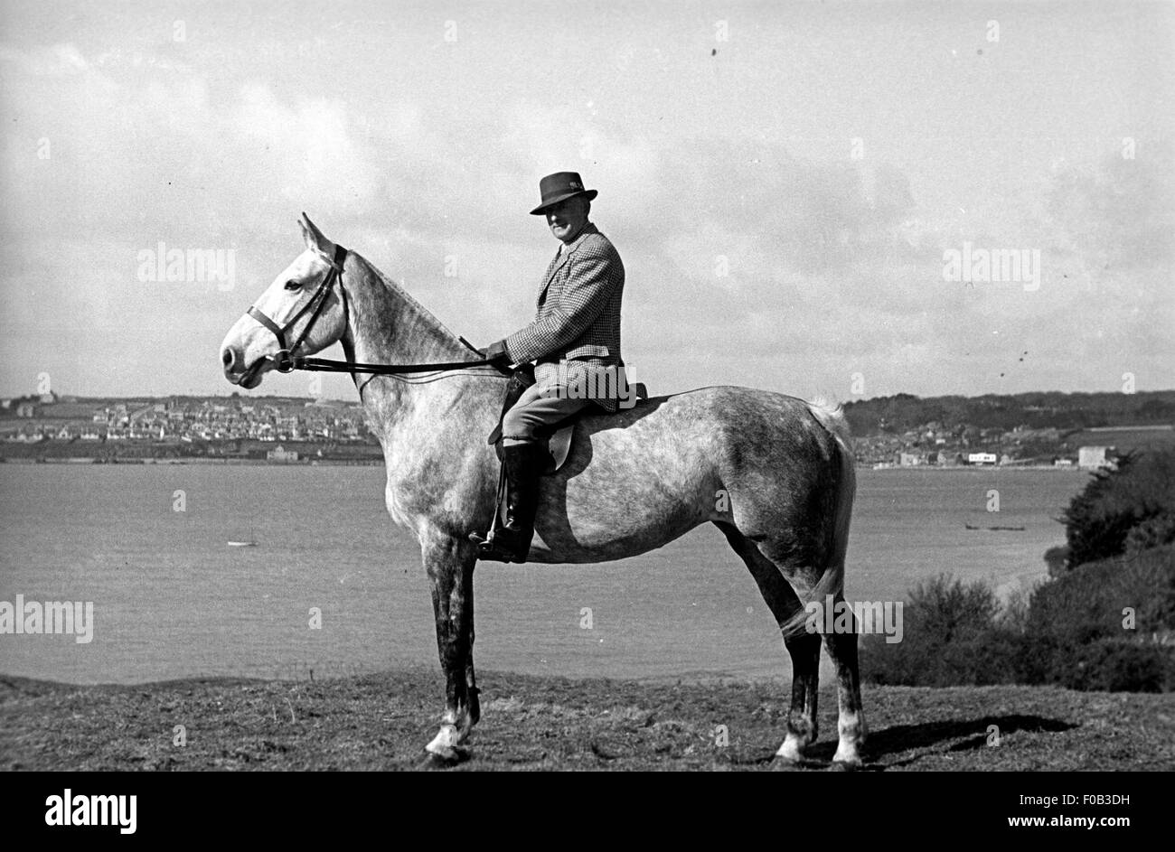 Homme et cheval des années 1940 Banque de photographies et d’images à ...