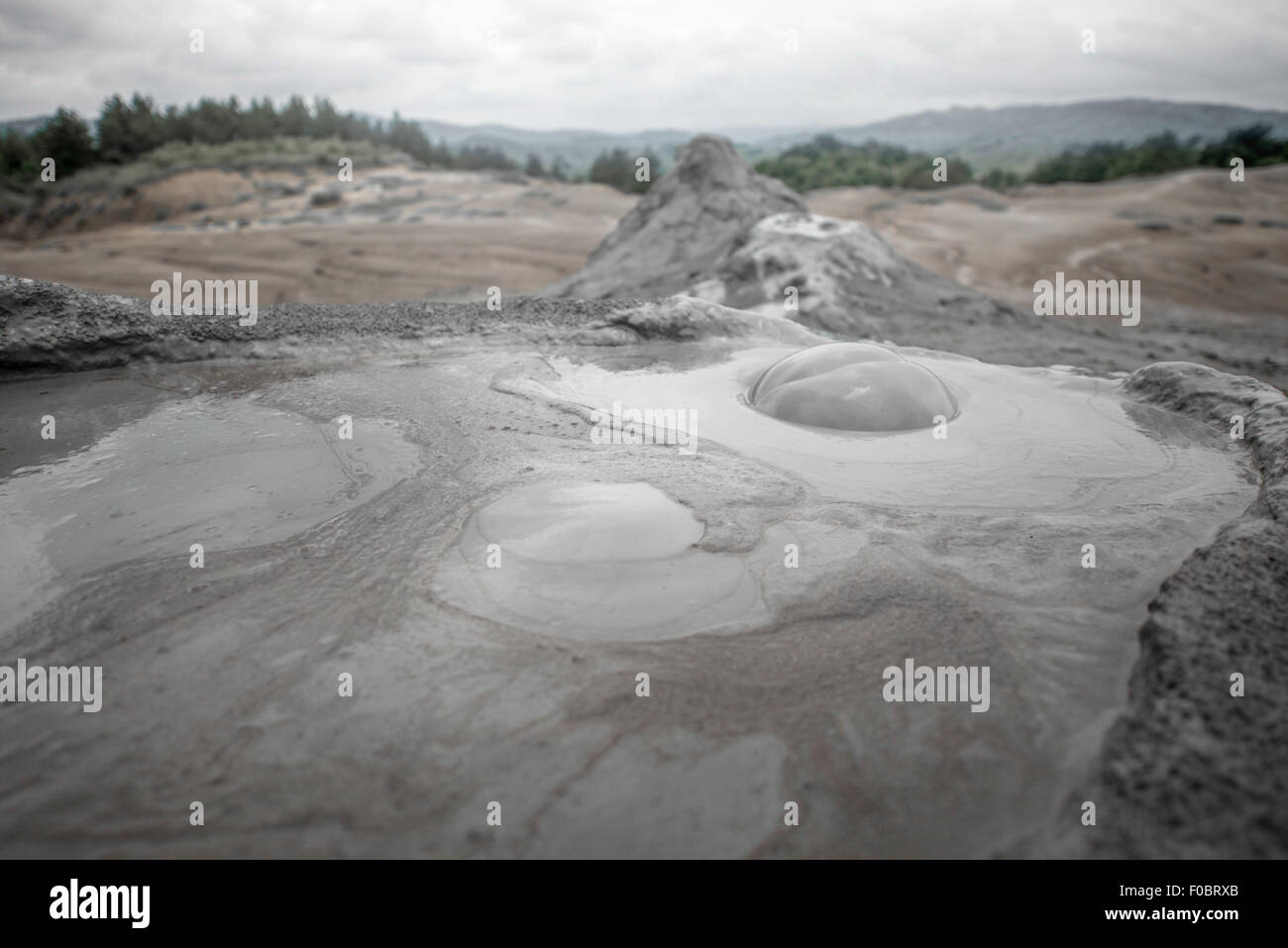 Volcan de boue Banque de photographies et d’images à haute résolution - Alamy