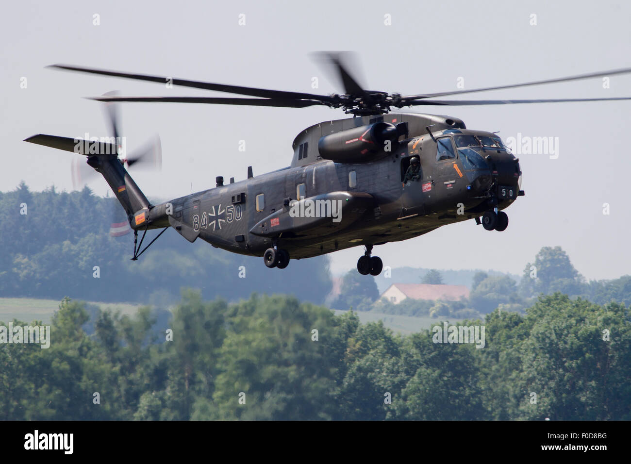 Un hélicoptère CH-53GA mis à niveau de la Force aérienne allemande ...
