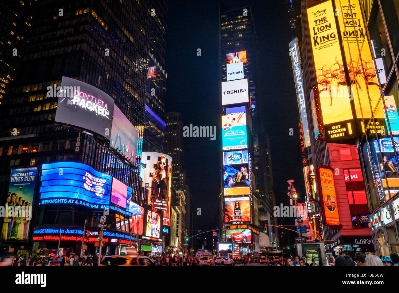 New york times square de nuit Banque de photographies et d’images à ...