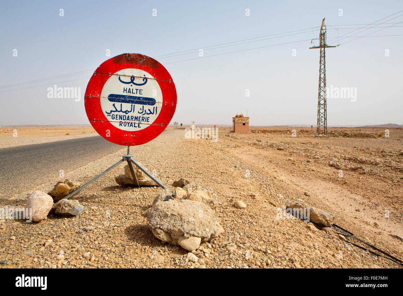 Police stop sign morocco Banque de photographies et d’images à haute ...