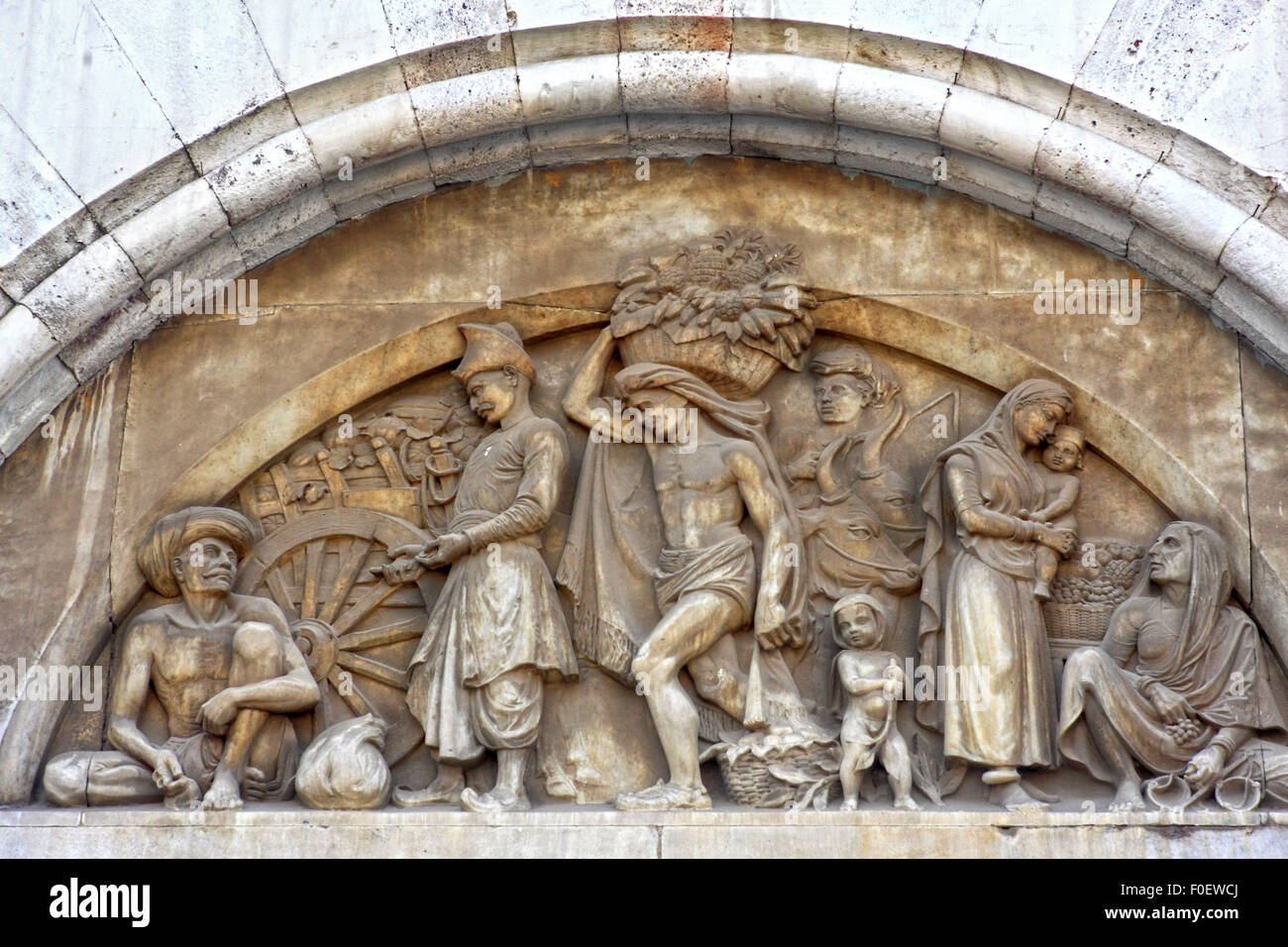 Frises gothiques Banque de photographies et d’images à haute résolution ...