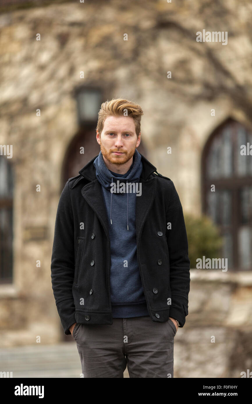 Jeune rouge Banque de photographies et d’images à haute résolution - Alamy