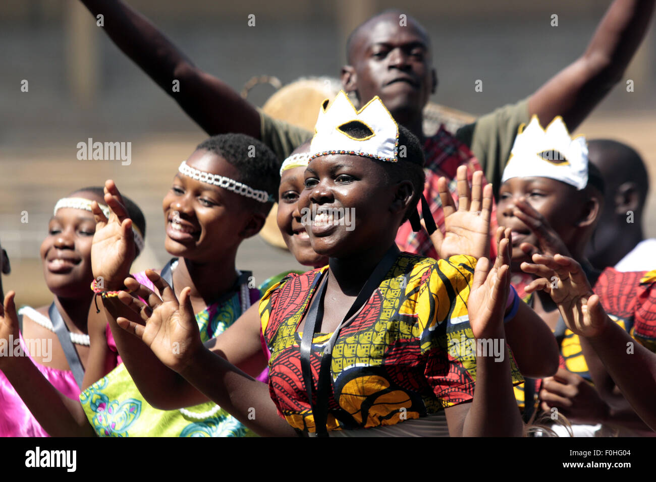 Traditional ugandan dance Banque de photographies et d’images à haute ...