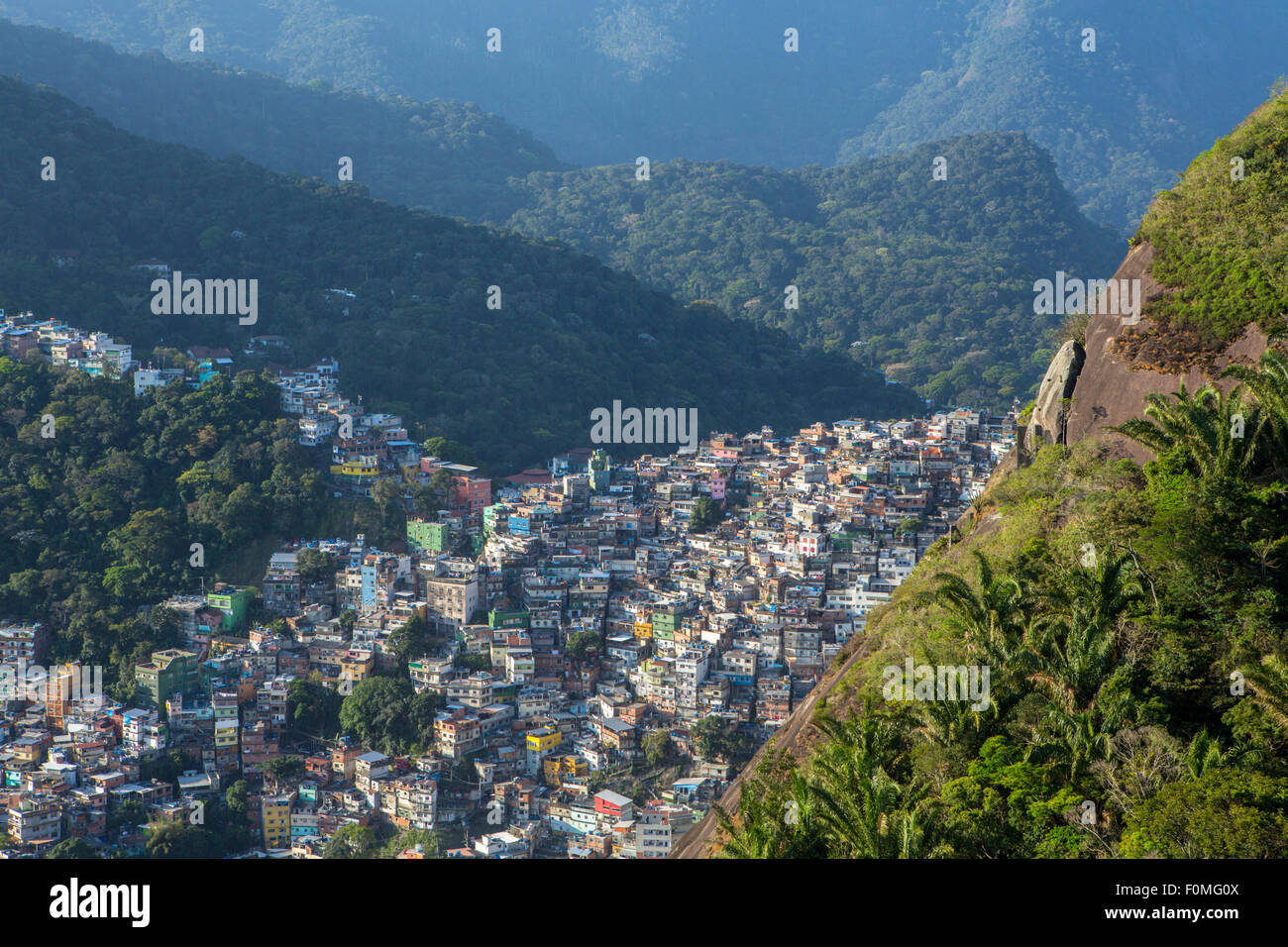 Bidonville de rocinha Banque de photographies et d’images à haute ...