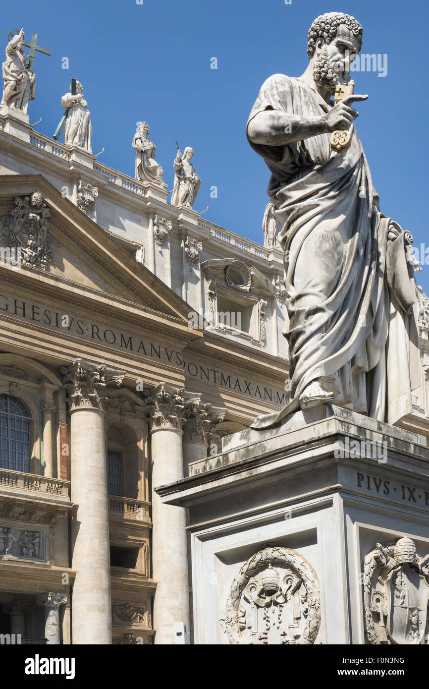 Statue of st peter Banque de photographies et d’images à haute ...