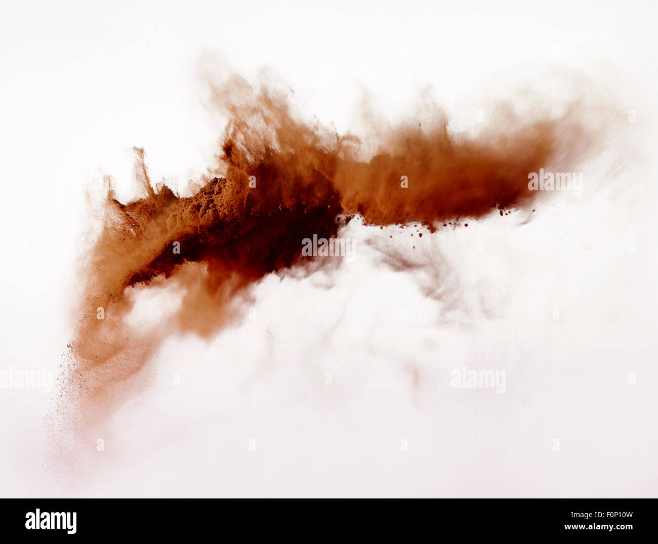 Explosion de poudre isolé sur fond blanc Photo Stock - Alamy