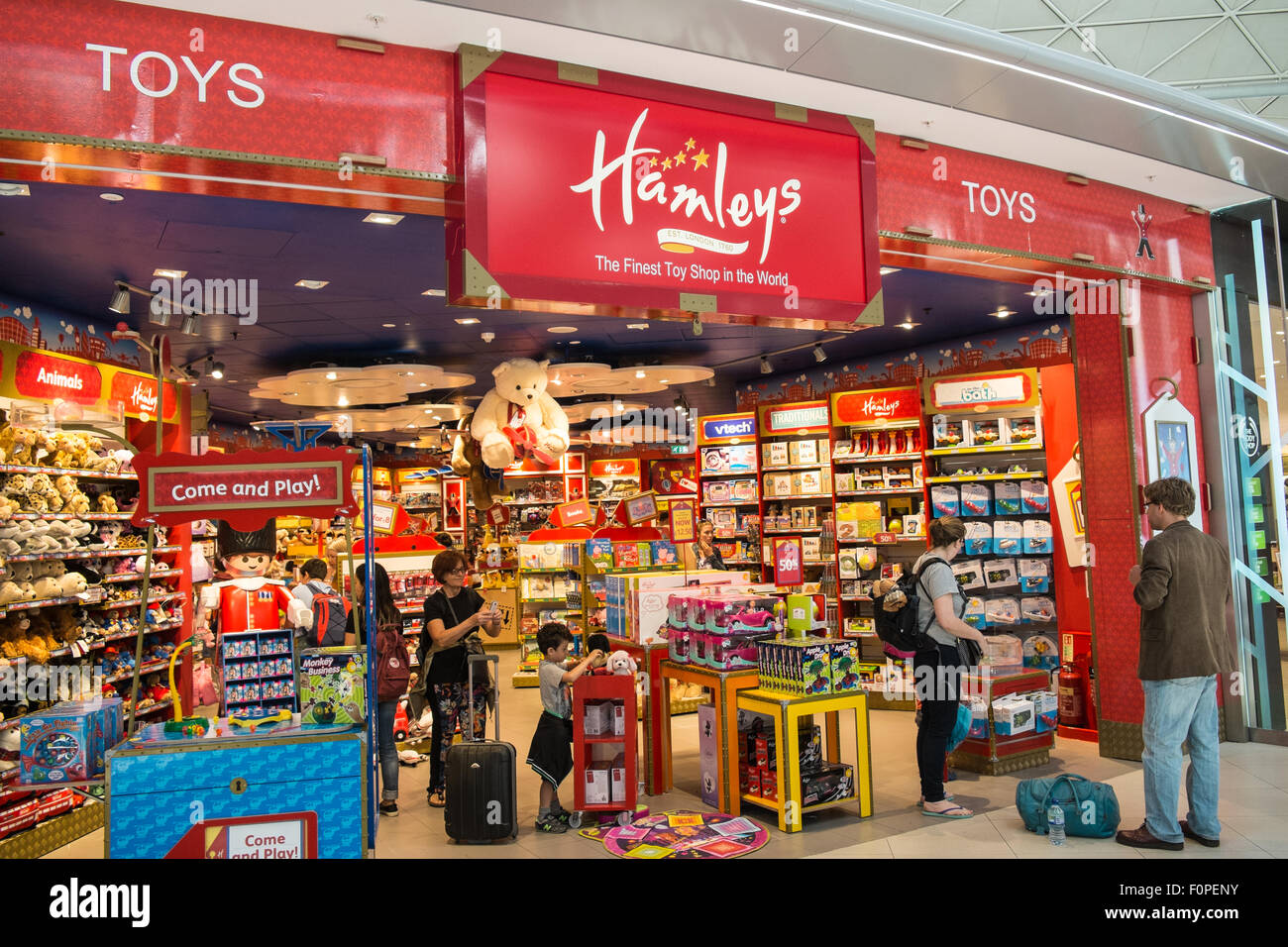 Hamleys interior Banque de photographies et d’images à haute résolution - Alamy