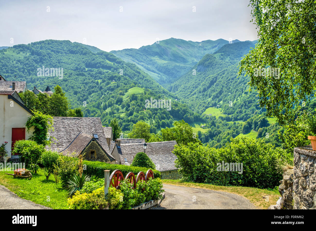 Le village aydius Banque de photographies et d’images à haute ...