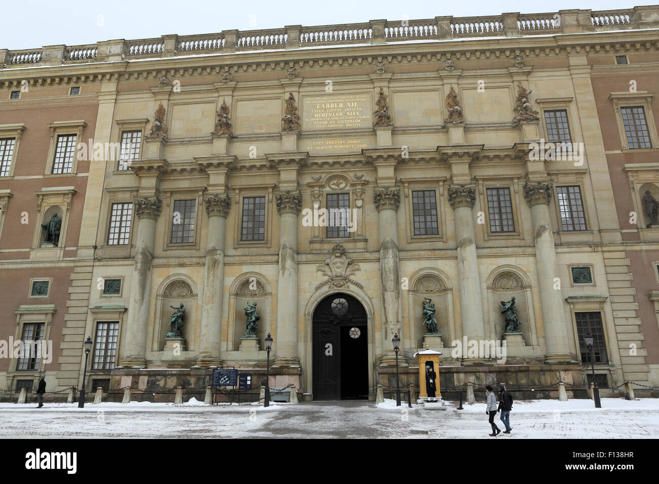 Le Palais Royal de Stockholm, Suède. Sculptures ornent la façade sud du ...