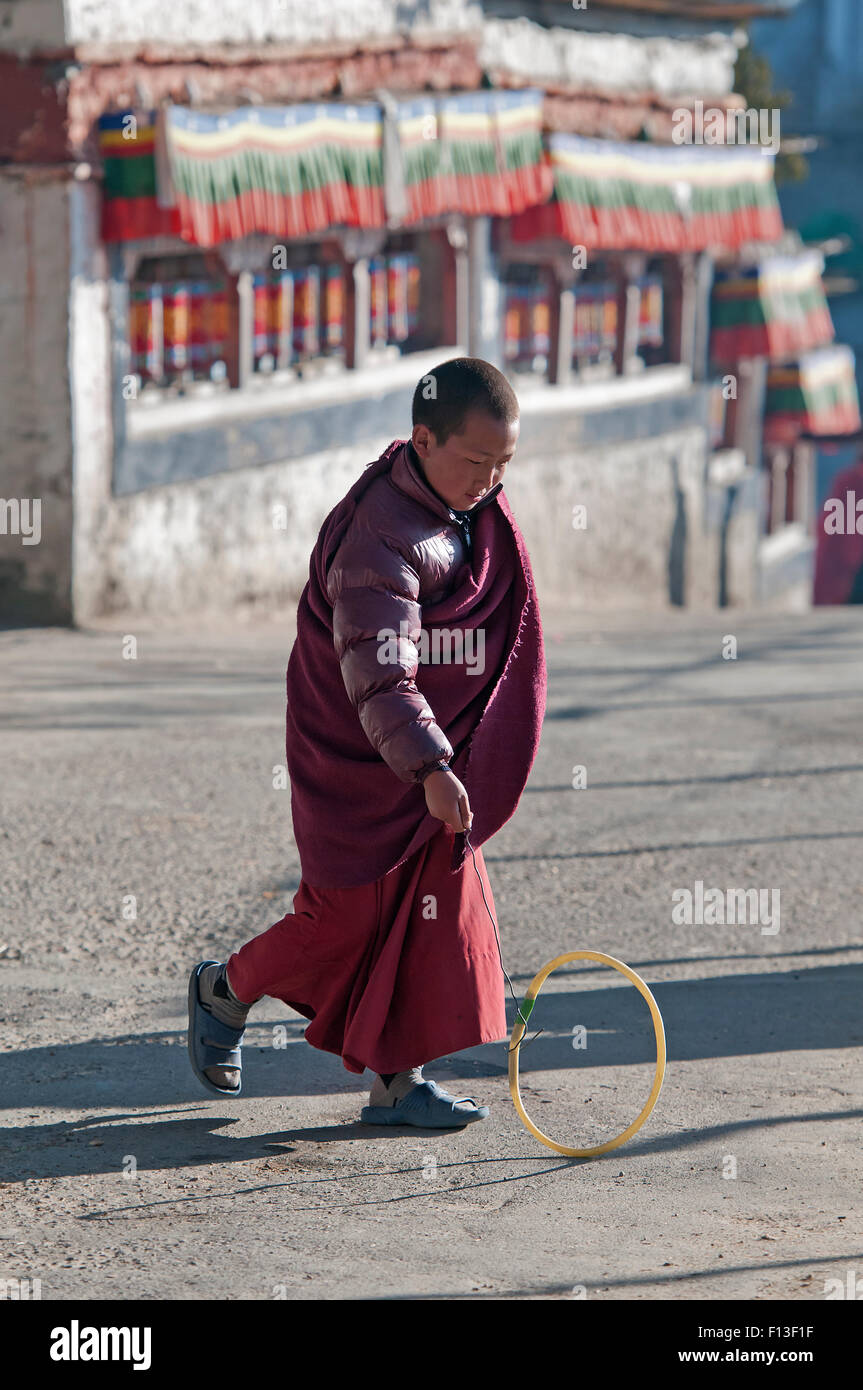 Que rasee coiffure garçon Banque de photographies et d’images à haute ...