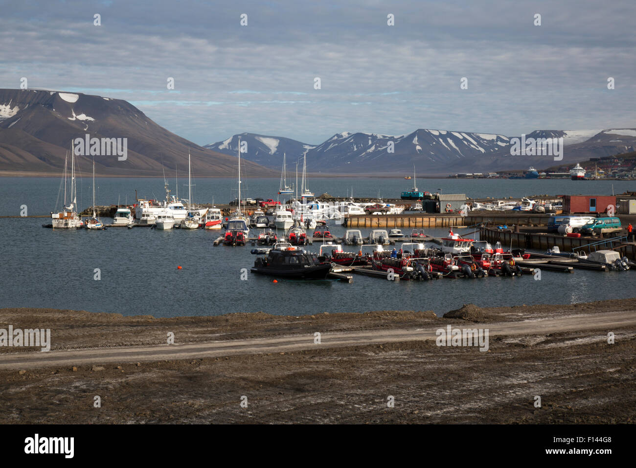Longyearbyen harbour Banque de photographies et d’images à haute ...