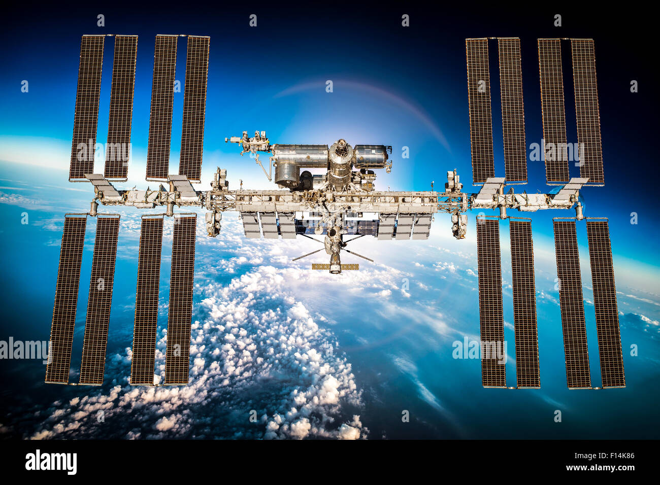 Station spatiale internationale au cours de la planète terre. Éléments ...