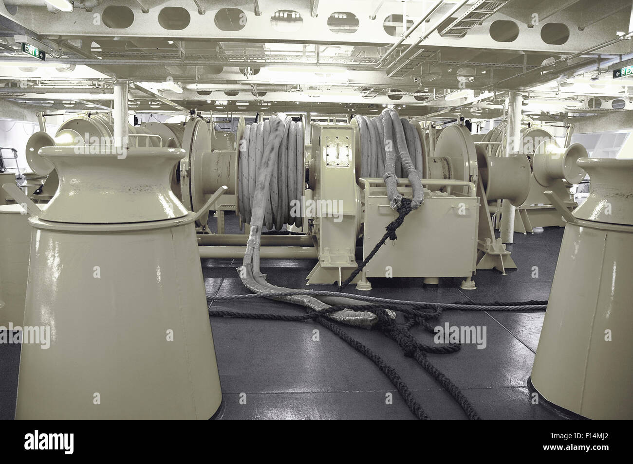 Ligne sur un treuil de bateau Banque de photographies et d’images à ...