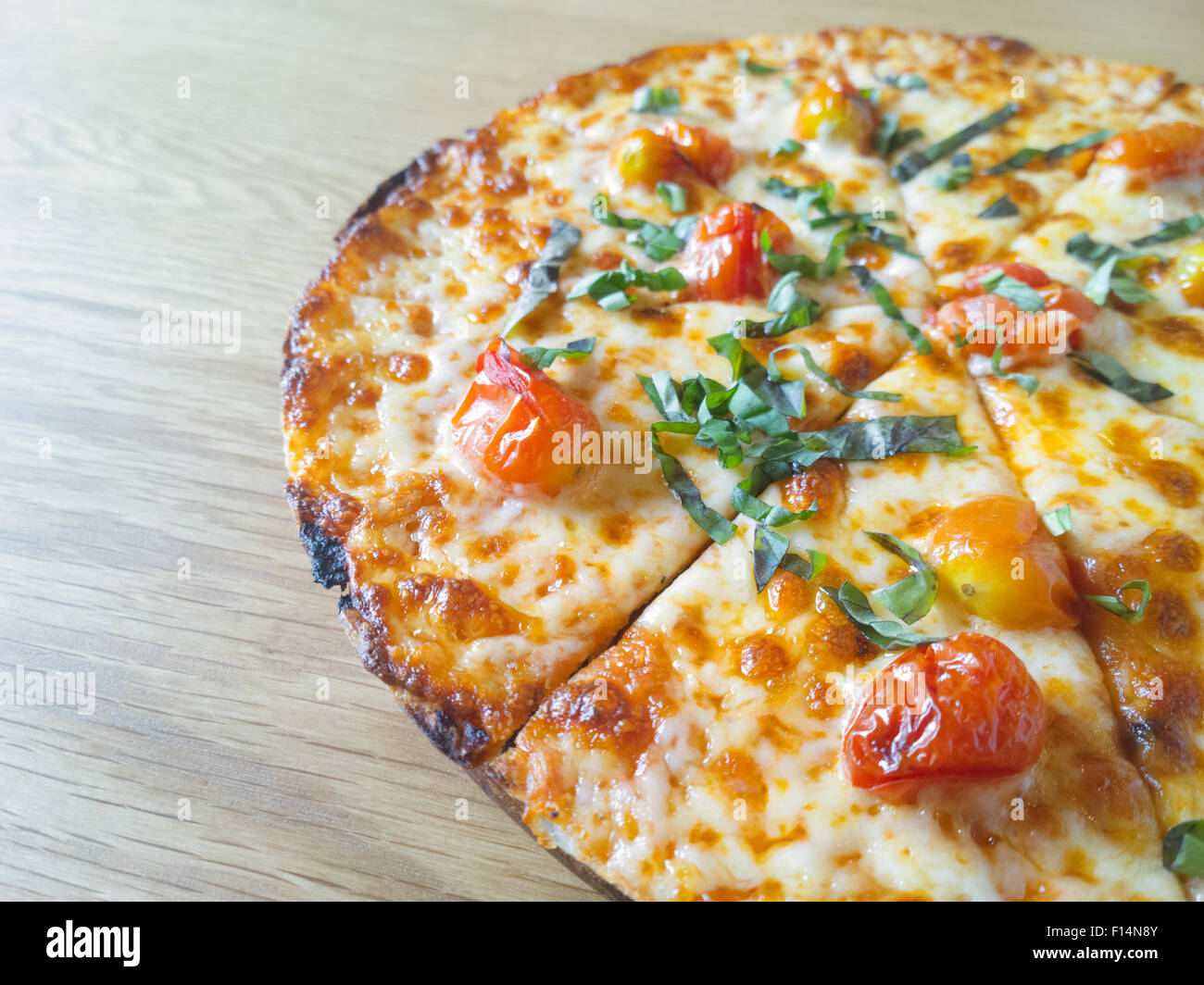 Pizza sur la table Banque de photographies et d’images à haute ...